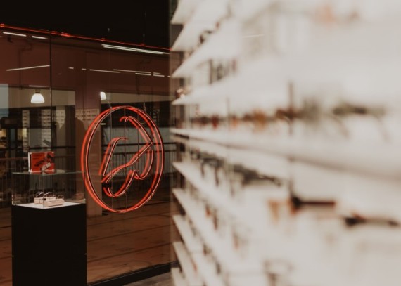 Optiker Åland | Synundersökning, glasögon & linser