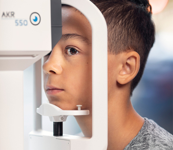 Synstest | Bestill enkelt på nett hos Synsam